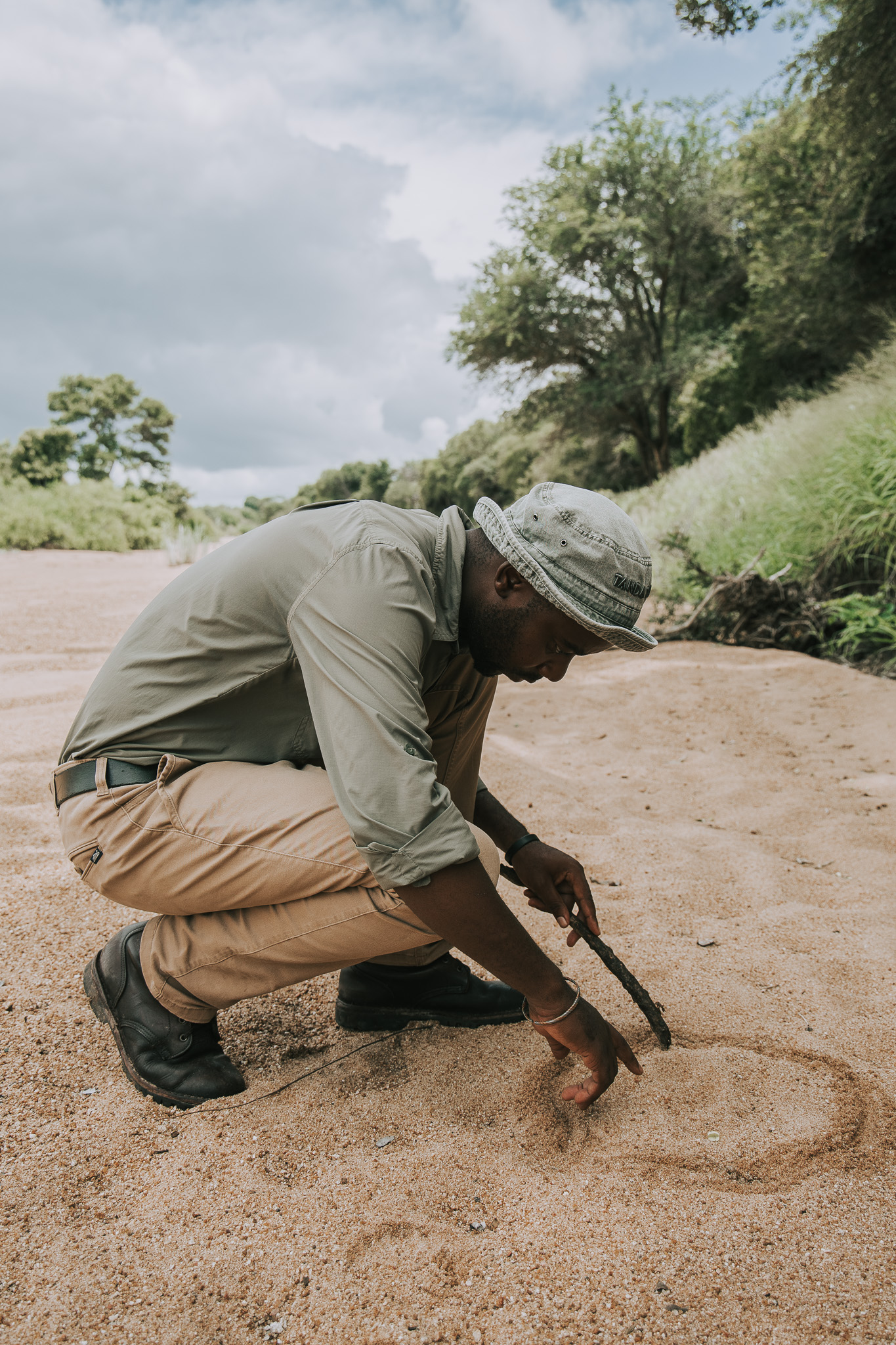 The Art of Tracking: A Legacy of Conservation - Tanda Tula